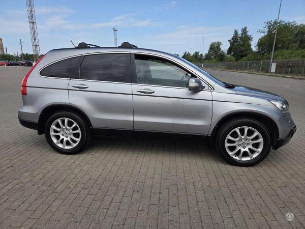 Pelēks Honda CR-V 2006 Marijampole, ar dzinēja tilpumu 2.00 L un nobraukumu 226 tūkst. km par 3950 €, foto 4 vietnē AUTOMOTO.COM.LV