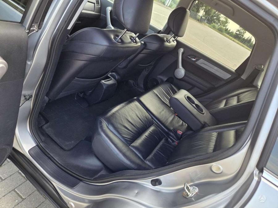 Pelēks Honda CR-V 2006 Marijampole, ar dzinēja tilpumu 2.00 L un nobraukumu 226 tūkst. km par 3950 €, foto 15 vietnē AUTOMOTO.COM.LV
