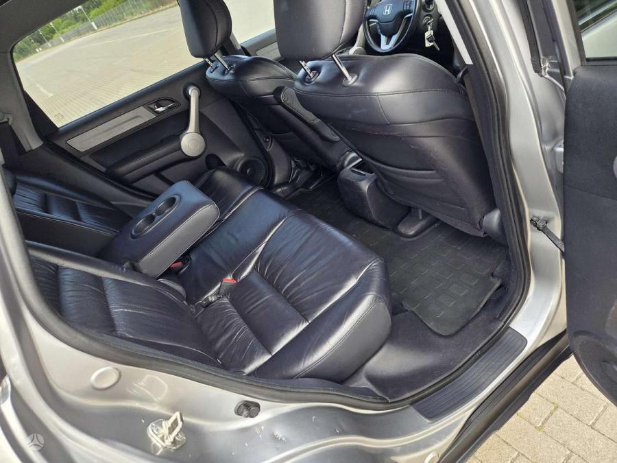Pelēks Honda CR-V 2006 Marijampole, ar dzinēja tilpumu 2.00 L un nobraukumu 226 tūkst. km par 3950 €, foto 16 vietnē AUTOMOTO.COM.LV