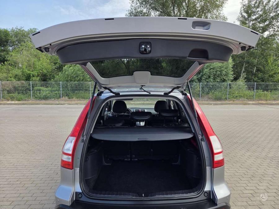 Pelēks Honda CR-V 2006 Marijampole, ar dzinēja tilpumu 2.00 L un nobraukumu 226 tūkst. km par 3950 €, foto 18 vietnē AUTOMOTO.COM.LV
