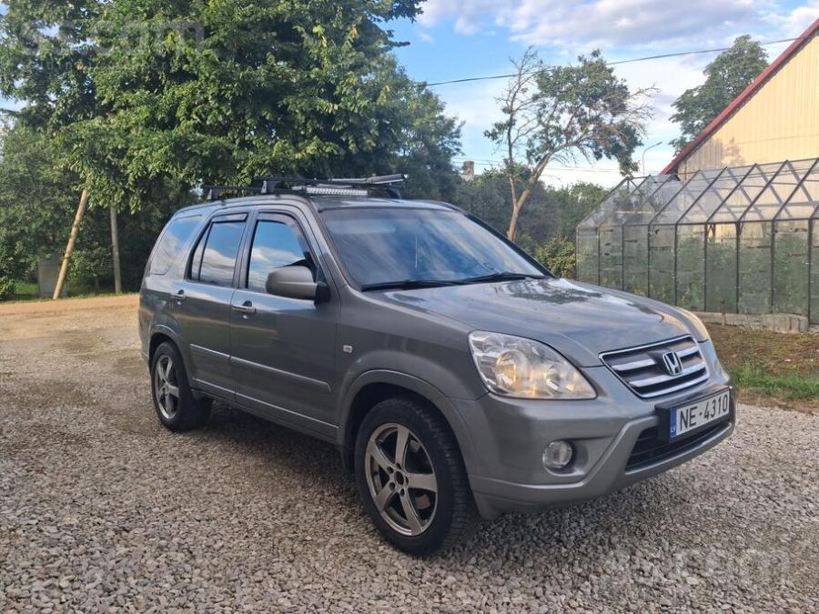Grey Honda CR-V 2006 in Riga, with an engine capacity of 2.20 L and mileage of 323 thousand km for 2650 €, photo 3 on AUTOMOTO.COM.LV