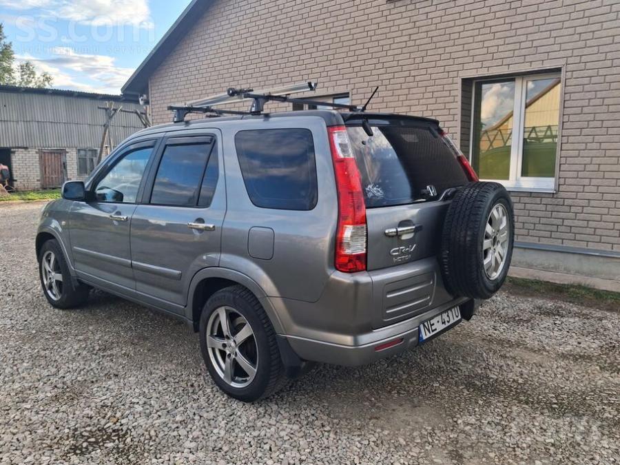 Grey Honda CR-V 2006 in Riga, with an engine capacity of 2.20 L and mileage of 323 thousand km for 2650 €, photo 5 on AUTOMOTO.COM.LV