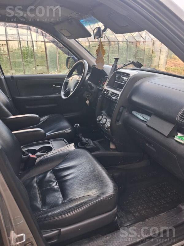 Pelēks Honda CR-V 2006 Rīga, ar dzinēja tilpumu 2.20 L un nobraukumu 323 tūkst. km par 2650 €, foto 5 vietnē AUTOMOTO.COM.LV