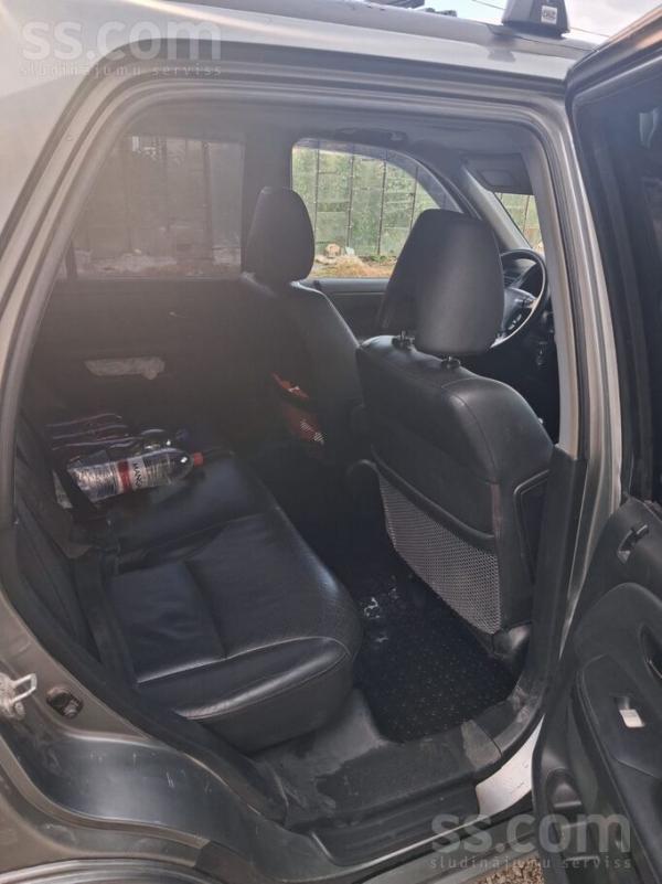 Pelēks Honda CR-V 2006 Rīga, ar dzinēja tilpumu 2.20 L un nobraukumu 323 tūkst. km par 2650 €, foto 6 vietnē AUTOMOTO.COM.LV