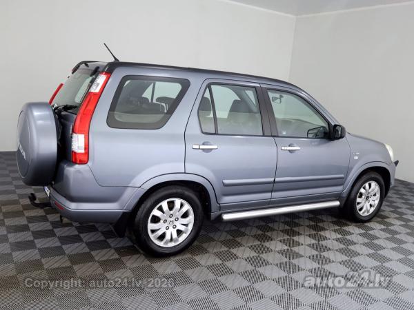 Grey Honda CR-V 2006 in Tallinn, with an engine capacity of 2.00 L and mileage of 404 thousand km for 1399 €, photo 3 on AUTOMOTO.COM.LV