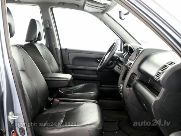 Grey Honda CR-V 2006 in Tallinn, with an engine capacity of 2.00 L and mileage of 404 thousand km for 1399 €, photo 6 on AUTOMOTO.COM.LV