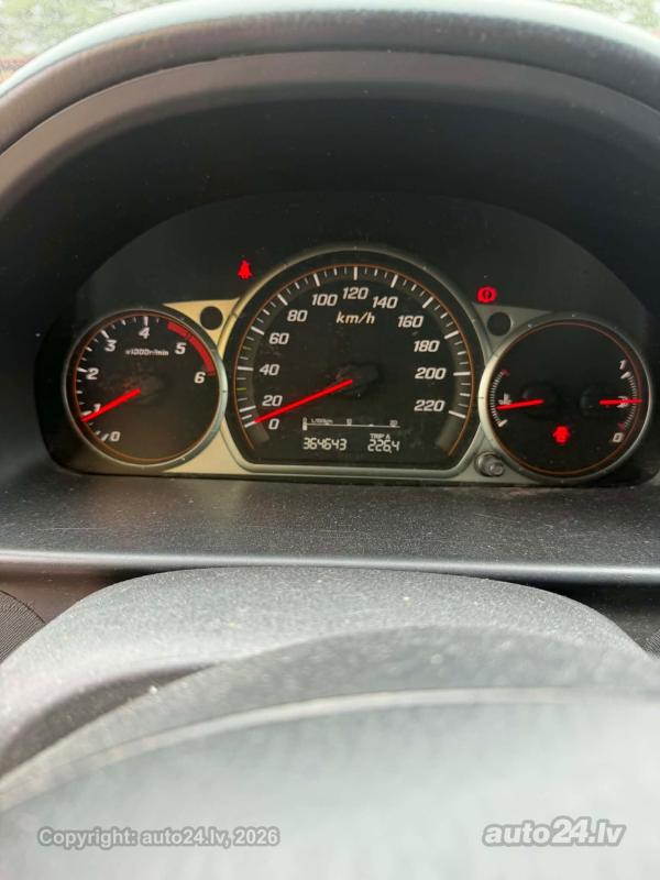 Grey Honda CR-V 2006 in Tallinn, with an engine capacity of 2.20 L and mileage of 365 thousand km for 1500 €, photo 5 on AUTOMOTO.COM.LV
