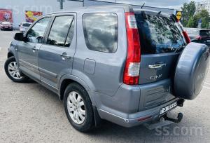 Grey Honda CR-V 2006 in Riga, with an engine capacity of 2.00 L and mileage of 404 thousand km for 2000 €, photo 5 on AUTOMOTO.COM.LV