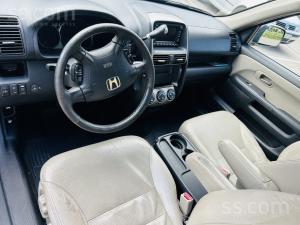 Grey Honda CR-V 2006 in Riga, with an engine capacity of 2.00 L and mileage of 404 thousand km for 2000 €, photo 7 on AUTOMOTO.COM.LV
