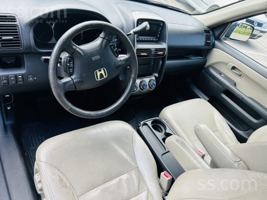 Grey Honda CR-V 2006 in Riga, with an engine capacity of 2.00 L and mileage of 404 thousand km for 2000 €, photo 7 on AUTOMOTO.COM.LV