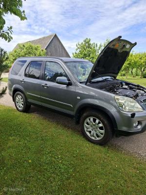 Pelēks Honda CR-V 2006 Alīta, ar dzinēja tilpumu 2.20 L un nobraukumu 304 tūkst. km par 4000 €, foto 5 vietnē AUTOMOTO.COM.LV