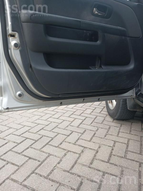 Grey Honda CR-V 2006 in Talsi, with an engine capacity of 2.00 L and mileage of 225 thousand km for 2250 €, photo 6 on AUTOMOTO.COM.LV