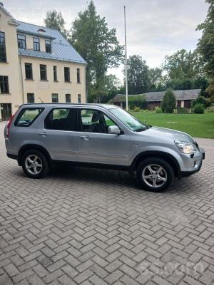 Grey Honda CR-V 2006 in Talsi, with an engine capacity of 2.00 L and mileage of 225 thousand km for 2250 €, photo 4 on AUTOMOTO.COM.LV