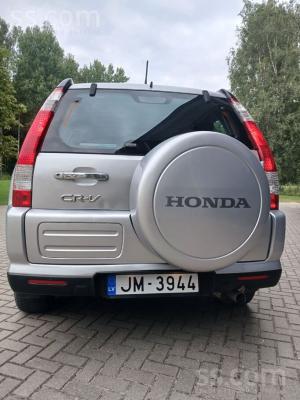 Grey Honda CR-V 2006 in Talsi, with an engine capacity of 2.00 L and mileage of 225 thousand km for 2250 €, photo 5 on AUTOMOTO.COM.LV