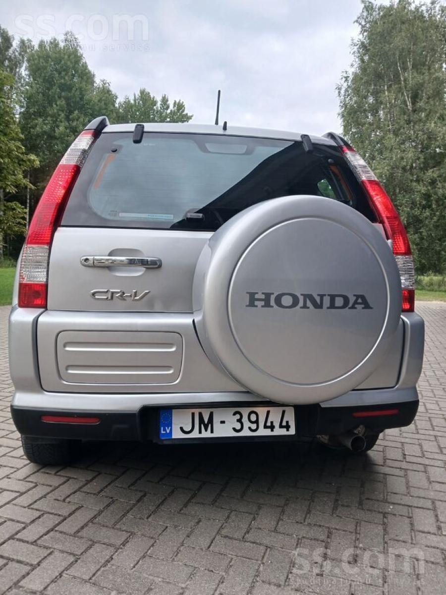 Grey Honda CR-V 2006 in Talsi, with an engine capacity of 2.00 L and mileage of 225 thousand km for 2250 €, photo 5 on AUTOMOTO.COM.LV