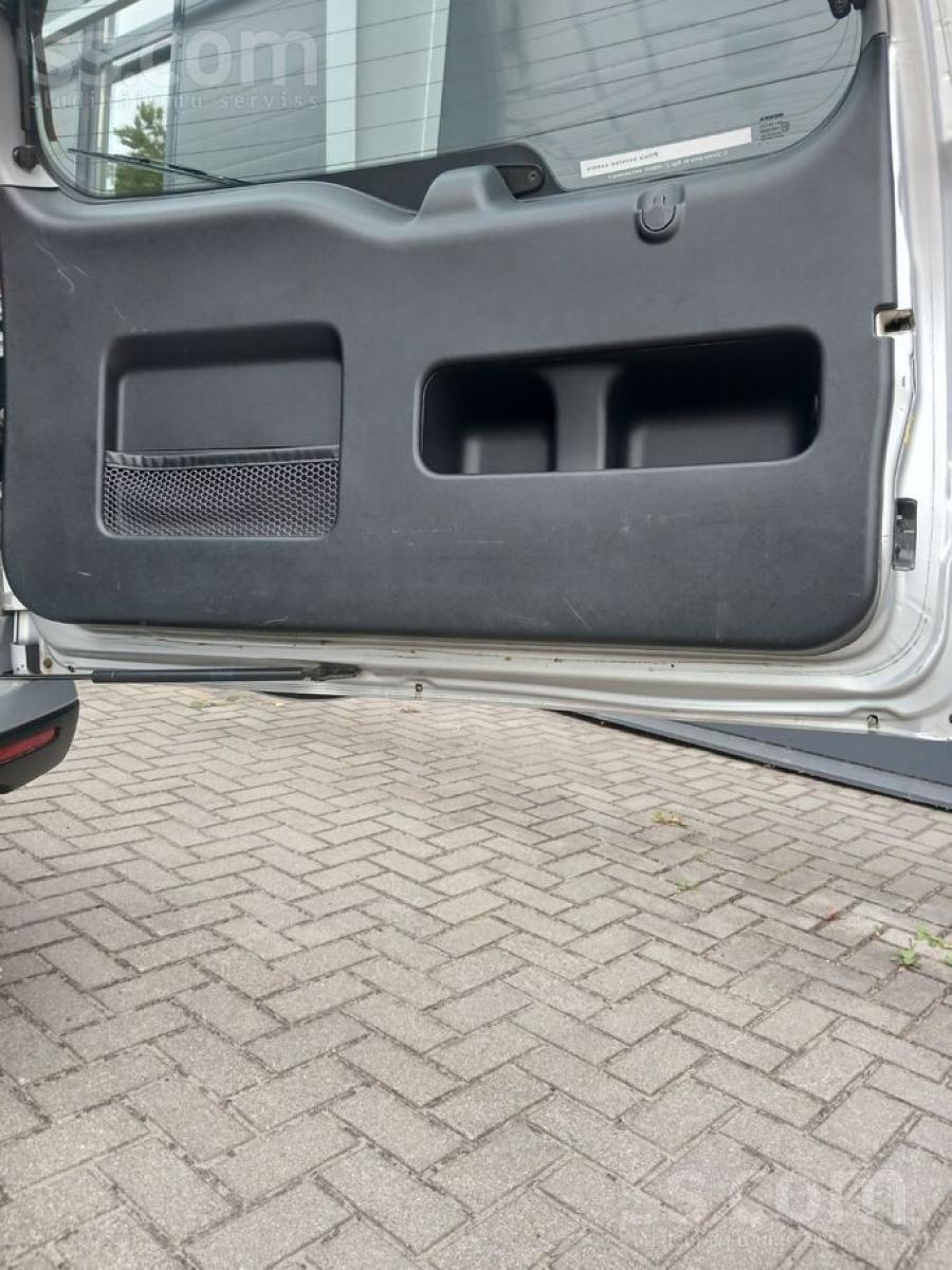Grey Honda CR-V 2006 in Talsi, with an engine capacity of 2.00 L and mileage of 225 thousand km for 2250 €, photo 6 on AUTOMOTO.COM.LV