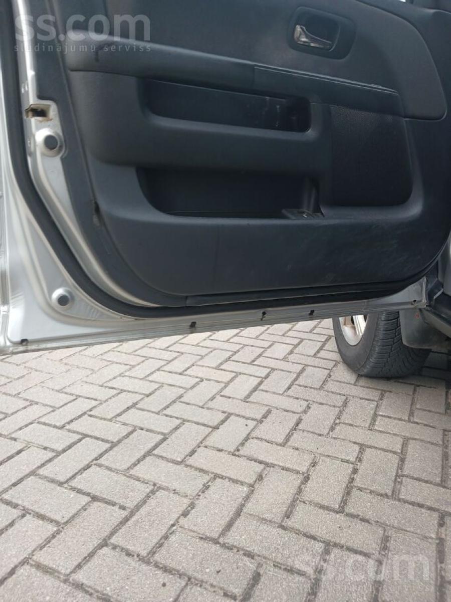 Grey Honda CR-V 2006 in Talsi, with an engine capacity of 2.00 L and mileage of 225 thousand km for 2250 €, photo 7 on AUTOMOTO.COM.LV