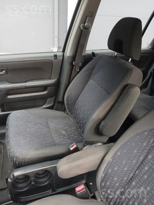 Grey Honda CR-V 2006 in Talsi, with an engine capacity of 2.00 L and mileage of 225 thousand km for 2250 €, photo 10 on AUTOMOTO.COM.LV