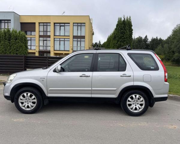 Grey Honda CR-V 2006 in Vilnius, with an engine capacity of 2.00 L and mileage of 256 thousand km for 2250 €, photo 5 on AUTOMOTO.COM.LV