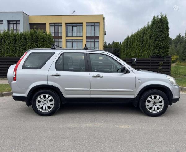 Grey Honda CR-V 2006 in Vilnius, with an engine capacity of 2.00 L and mileage of 256 thousand km for 2250 €, photo 6 on AUTOMOTO.COM.LV