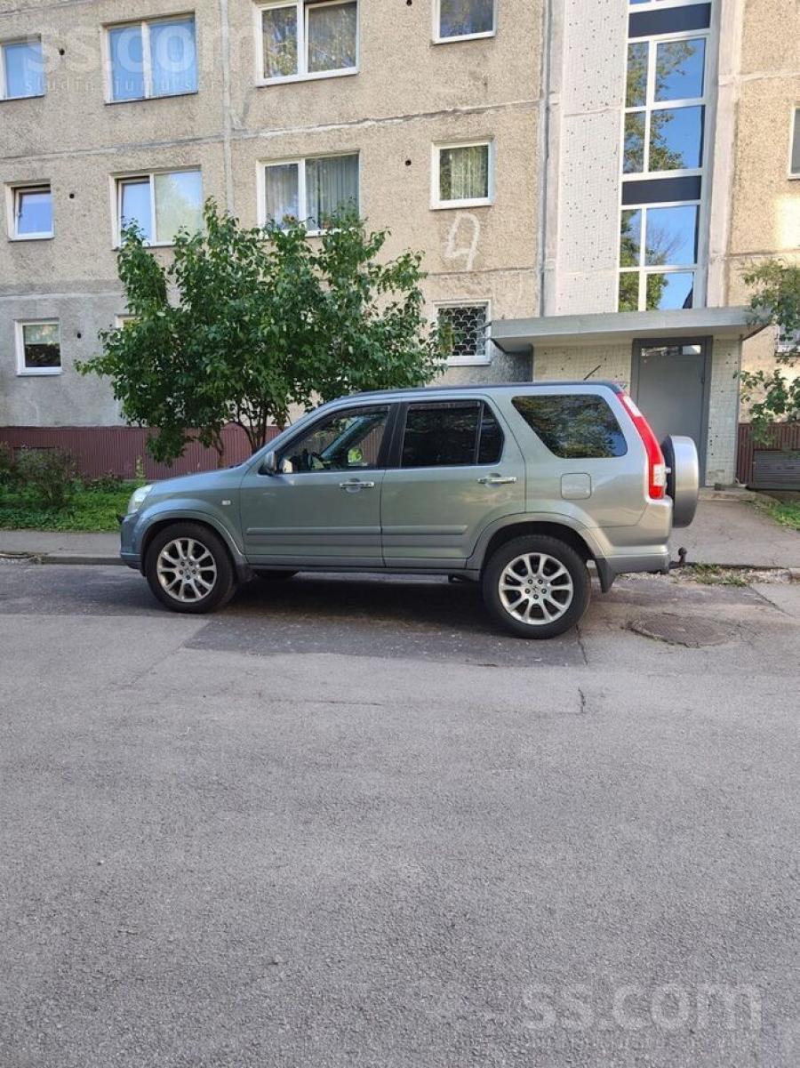 Grey Honda CR-V 2006 in Riga, with an engine capacity of 2.20 L and mileage of 314 thousand km for 3500 €, photo 3 on AUTOMOTO.COM.LV