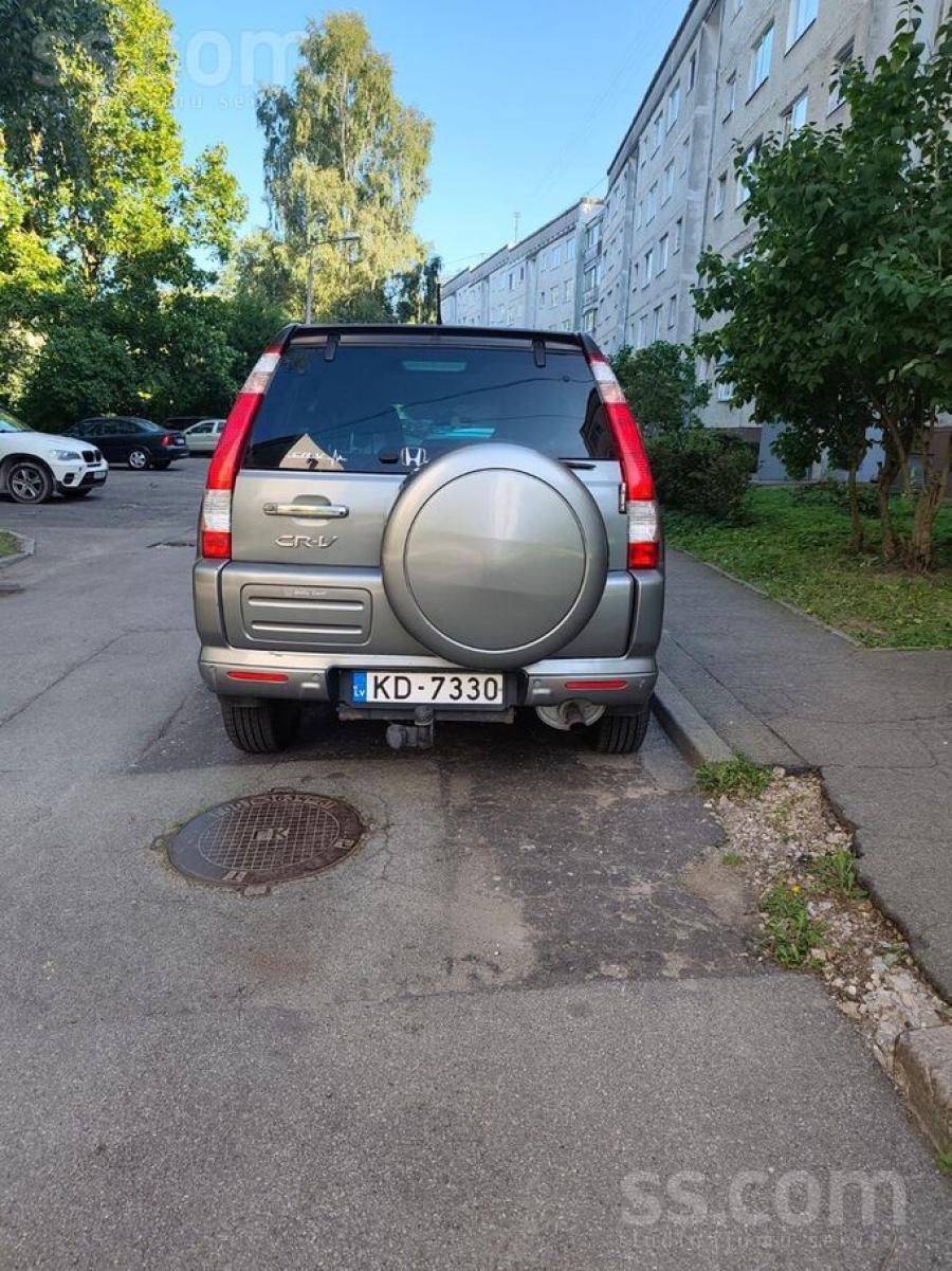Grey Honda CR-V 2006 in Riga, with an engine capacity of 2.20 L and mileage of 314 thousand km for 3500 €, photo 5 on AUTOMOTO.COM.LV