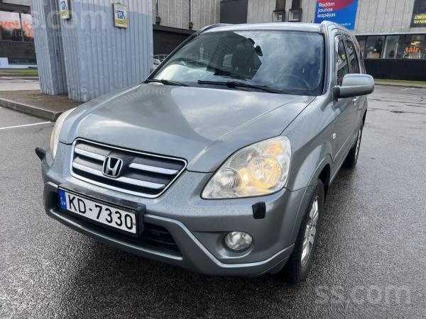 Grey Honda CR-V 2006 in Riga, with an engine capacity of 2.20 L and mileage of 315 thousand km for 3500 €, photo 1 on AUTOMOTO.COM.LV
