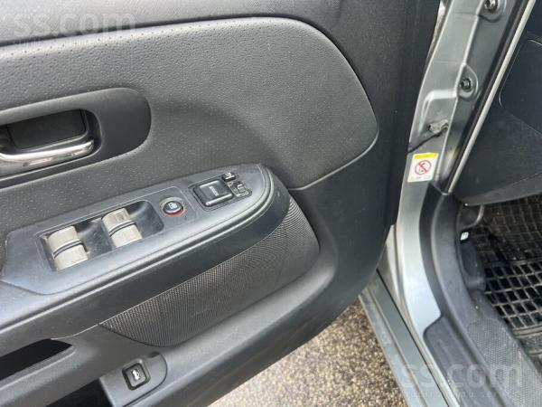 Grey Honda CR-V 2006 in Riga, with an engine capacity of 2.20 L and mileage of 315 thousand km for 3500 €, photo 4 on AUTOMOTO.COM.LV