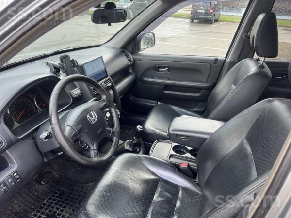 Grey Honda CR-V 2006 in Riga, with an engine capacity of 2.20 L and mileage of 315 thousand km for 3500 €, photo 5 on AUTOMOTO.COM.LV