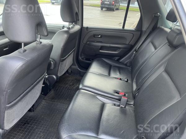 Grey Honda CR-V 2006 in Riga, with an engine capacity of 2.20 L and mileage of 315 thousand km for 3500 €, photo 8 on AUTOMOTO.COM.LV