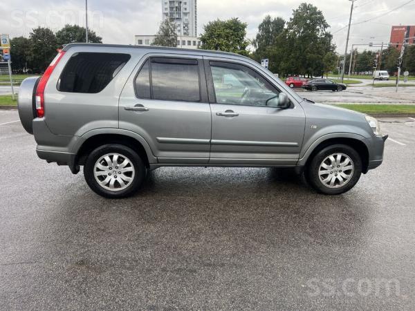 Grey Honda CR-V 2006 in Riga, with an engine capacity of 2.20 L and mileage of 315 thousand km for 3500 €, photo 9 on AUTOMOTO.COM.LV