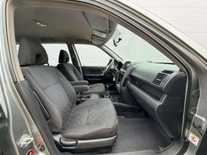 Pelēks Honda CR-V 2006 Utena, ar dzinēja tilpumu 2.20 L un nobraukumu 391 tūkst. km par 3490 €, foto 17 vietnē AUTOMOTO.COM.LV