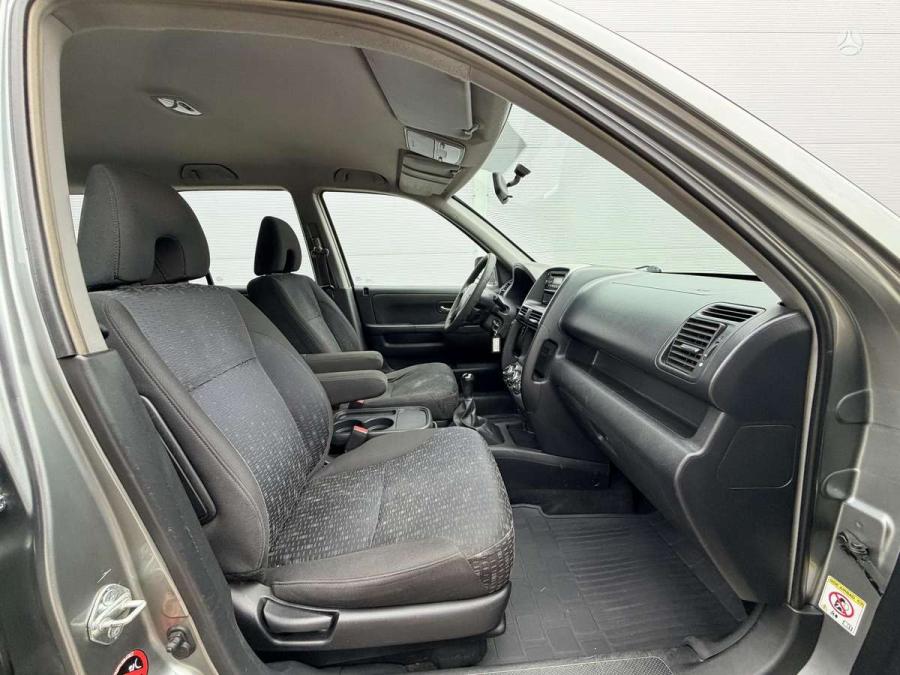 Pelēks Honda CR-V 2006 Utena, ar dzinēja tilpumu 2.20 L un nobraukumu 391 tūkst. km par 3490 €, foto 17 vietnē AUTOMOTO.COM.LV