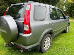 Pelēks Honda CR-V 2006 Jegeva, ar dzinēja tilpumu 2.00 L un nobraukumu 343 tūkst. km par 2999 €, foto 17 vietnē AUTOMOTO.COM.LV