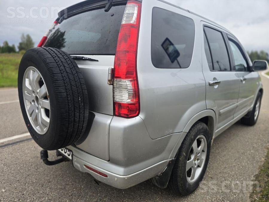 Grey Honda CR-V 2006 in Daugavpils, with an engine capacity of 2.20 L and mileage of 0 thousand km for 1499 €, photo 7 on AUTOMOTO.COM.LV