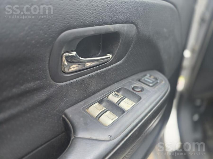 Grey Honda CR-V 2006 in Daugavpils, with an engine capacity of 2.20 L and mileage of 0 thousand km for 1499 €, photo 9 on AUTOMOTO.COM.LV