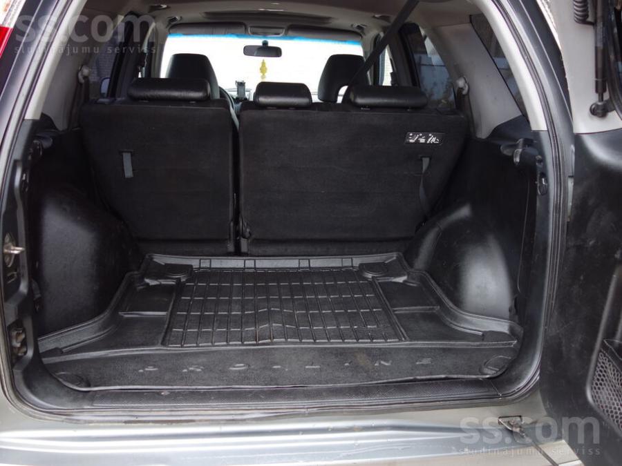 Pelēks Honda CR-V 2006 Rīga, ar dzinēja tilpumu 2.20 L un nobraukumu 323 tūkst. km par 2850 €, foto 24 vietnē AUTOMOTO.COM.LV