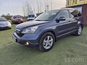 Grey Honda CR-V 2007 in Liepaja, with an engine capacity of 2.20 L and mileage of 379 thousand km for 4400 €, photo 1 on AUTOMOTO.COM.LV