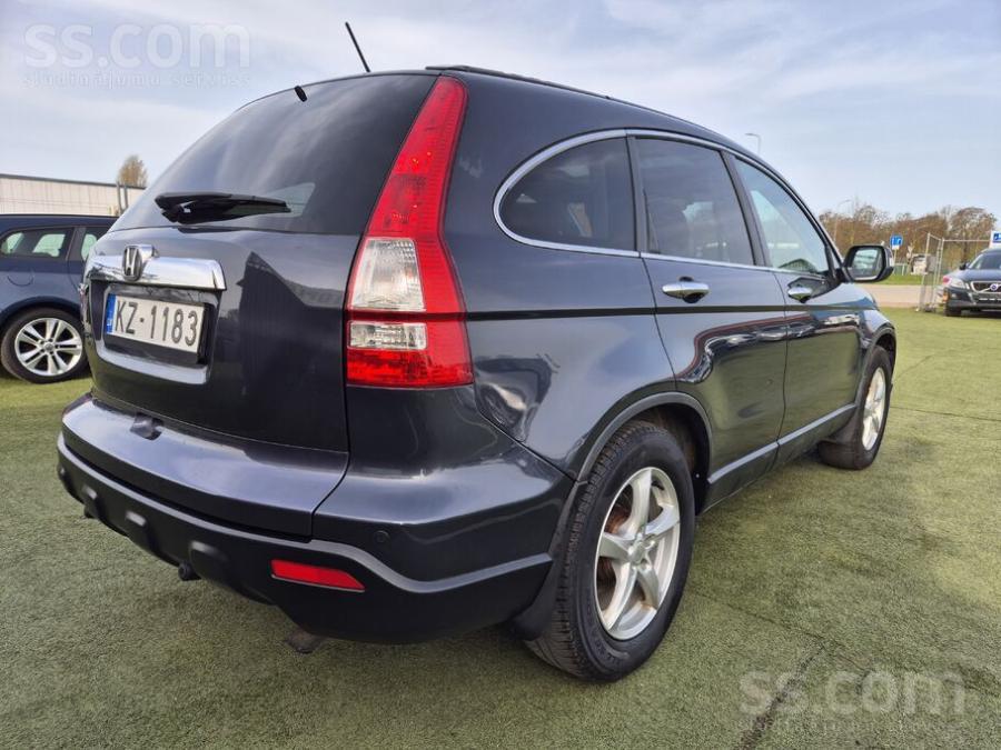 Grey Honda CR-V 2007 in Liepaja, with an engine capacity of 2.20 L and mileage of 379 thousand km for 4400 €, photo 5 on AUTOMOTO.COM.LV