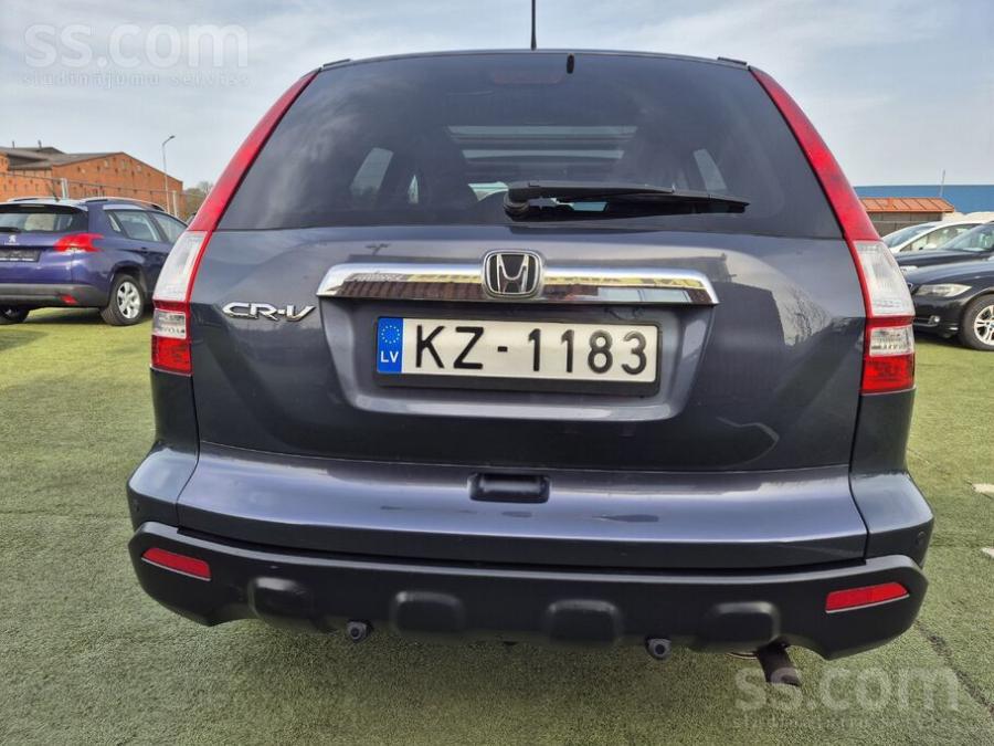 Grey Honda CR-V 2007 in Liepaja, with an engine capacity of 2.20 L and mileage of 379 thousand km for 4400 €, photo 6 on AUTOMOTO.COM.LV