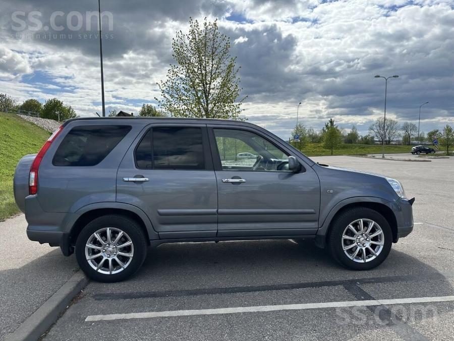 Grey Honda CR-V 2007 in Daugavpils, with an engine capacity of 2.20 L and mileage of 274 thousand km for 4500 €, photo 7 on AUTOMOTO.COM.LV