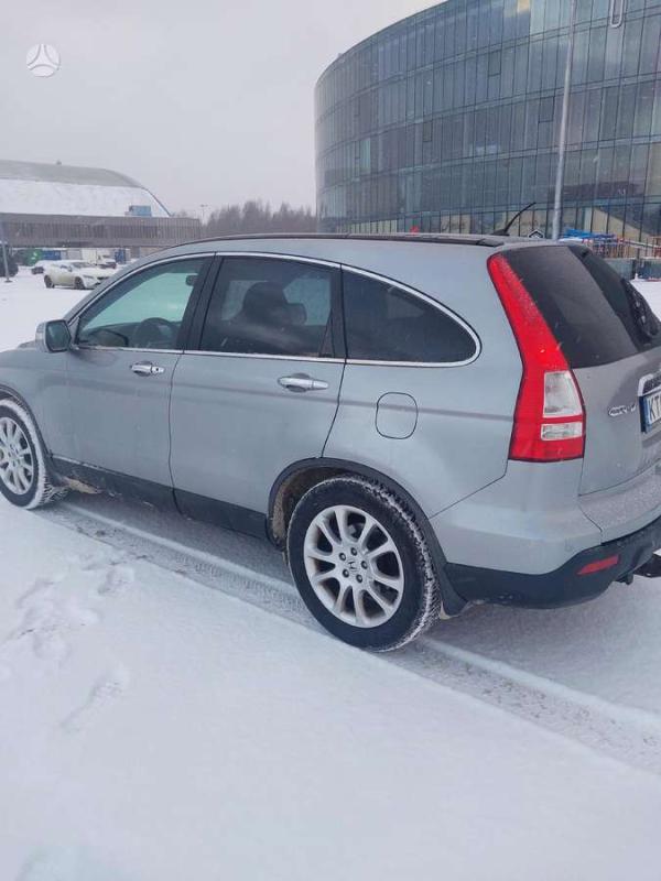 Grey Honda CR-V 2007 in Siauliai, with an engine capacity of 2.00 L and mileage of 375 thousand km for 4000 €, photo 3 on AUTOMOTO.COM.LV