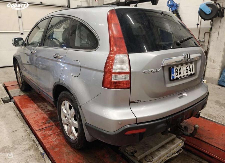 Pelēks Honda CR-V 2007 Utena, ar dzinēja tilpumu 2.00 L un nobraukumu 318 tūkst. km par 4450 €, foto 3 vietnē AUTOMOTO.COM.LV
