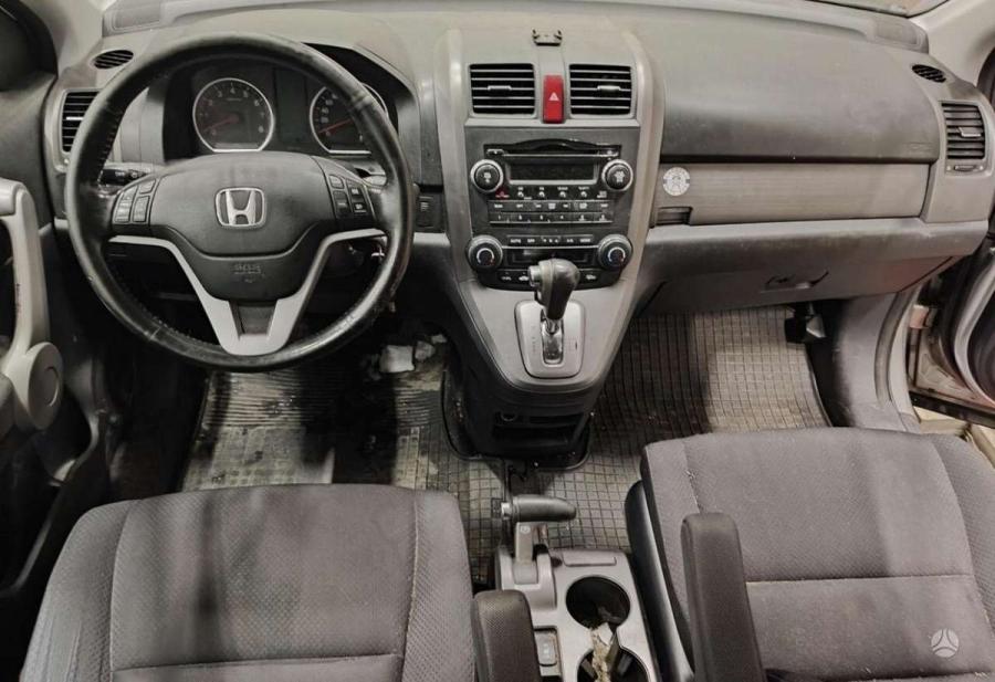 Pelēks Honda CR-V 2007 Utena, ar dzinēja tilpumu 2.00 L un nobraukumu 318 tūkst. km par 4450 €, foto 5 vietnē AUTOMOTO.COM.LV