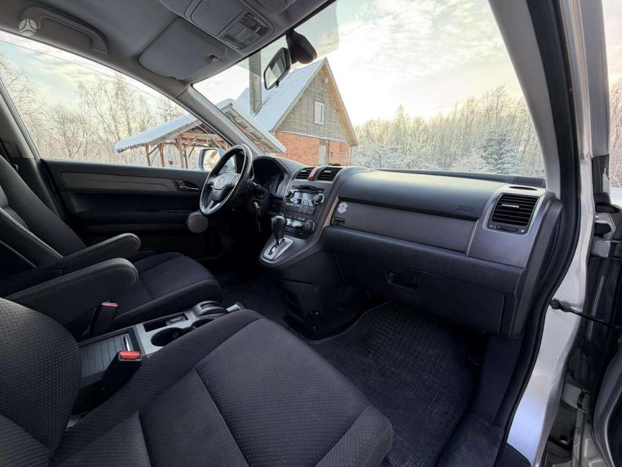 Pelēks Honda CR-V 2007 Utena, ar dzinēja tilpumu 2.00 L un nobraukumu 318 tūkst. km par 4650 €, foto 26 vietnē AUTOMOTO.COM.LV