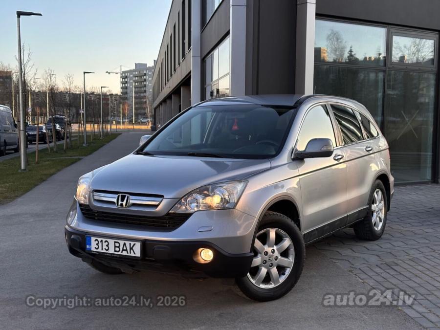 Grey Honda CR-V 2007 in Tallinn, with an engine capacity of 2.00 L and mileage of 215 thousand km for 4250 €, photo 1 on AUTOMOTO.COM.LV