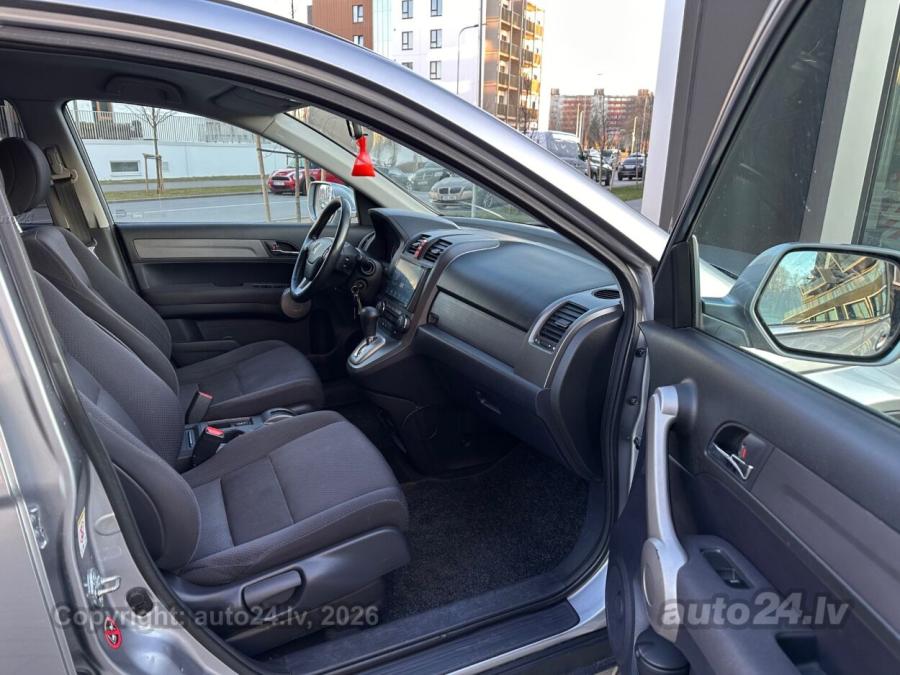 Grey Honda CR-V 2007 in Tallinn, with an engine capacity of 2.00 L and mileage of 215 thousand km for 4250 €, photo 21 on AUTOMOTO.COM.LV