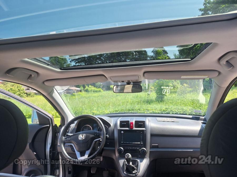 Grey Honda CR-V 2007 in Riga, with an engine capacity of 2.20 L and mileage of 270 thousand km for 3500 €, photo 3 on AUTOMOTO.COM.LV
