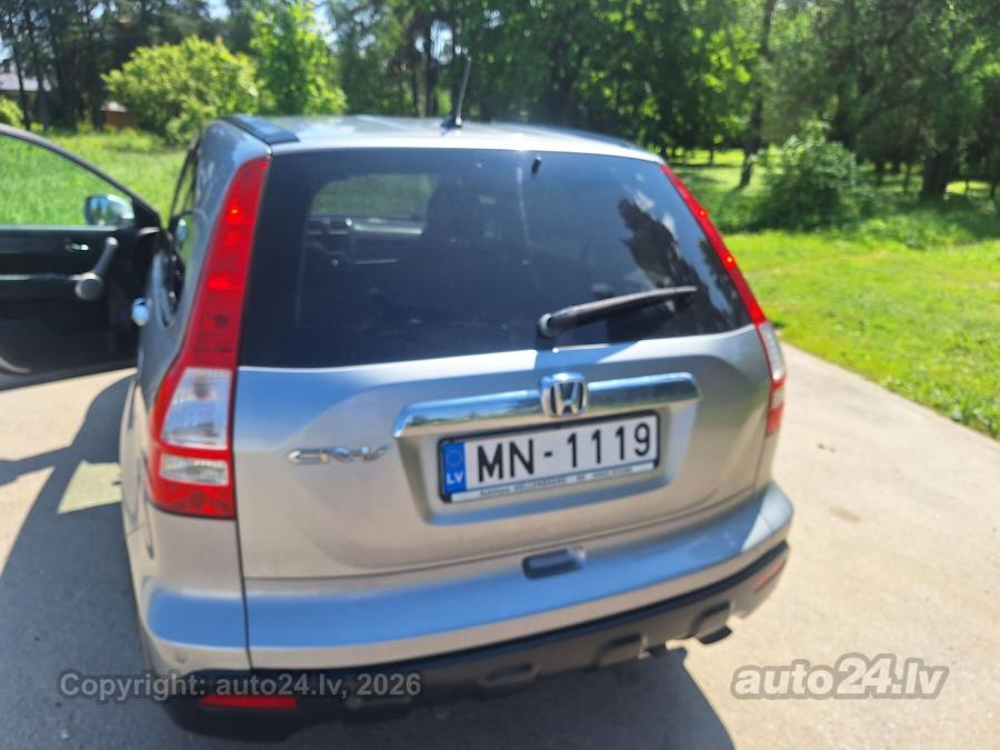 Grey Honda CR-V 2007 in Riga, with an engine capacity of 2.20 L and mileage of 270 thousand km for 3500 €, photo 6 on AUTOMOTO.COM.LV