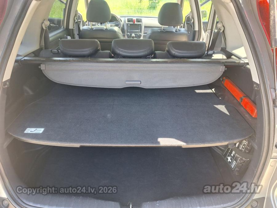 Grey Honda CR-V 2007 in Riga, with an engine capacity of 2.20 L and mileage of 270 thousand km for 3500 €, photo 7 on AUTOMOTO.COM.LV